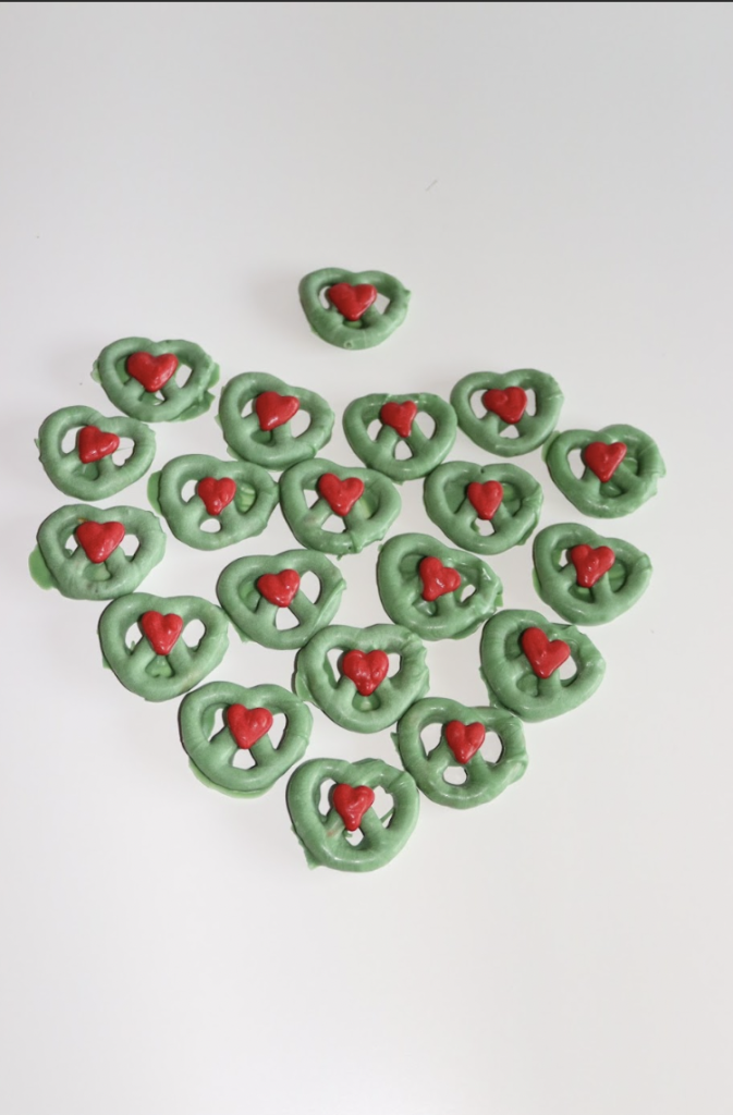 Mini Pretzel Twists Grinch Hearts Recipe for the Holidays! - The ...